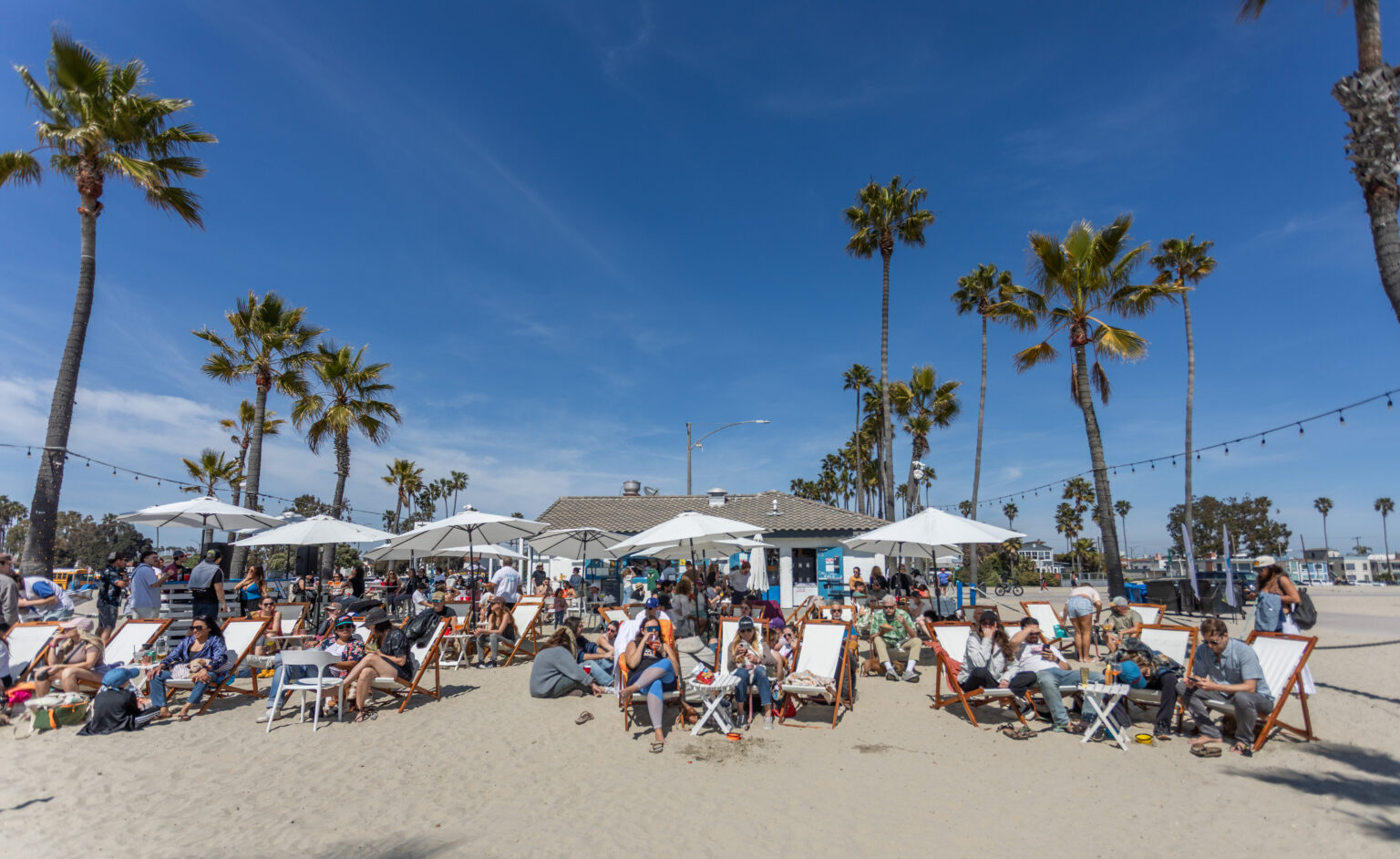 Monty's Dog Beach & Bar - Long Beach